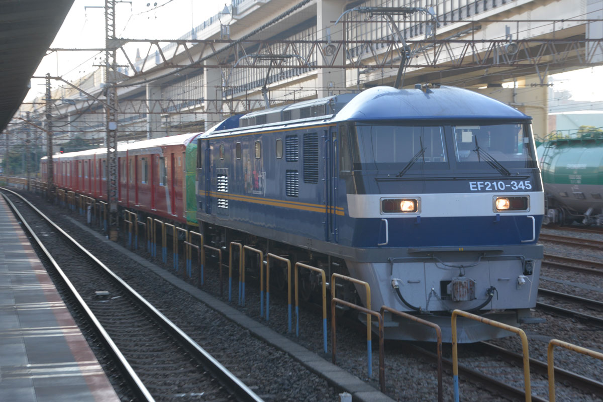 EF210形 新鶴見A135仕業に125号機が充当（2025/11/06） – 4号車の5号車寄り