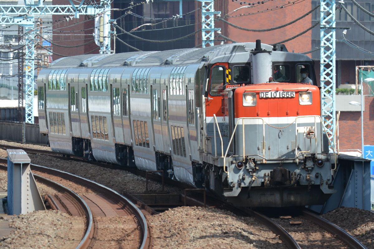新鶴見機関区 DE10形 運用状況 – 4号車の5号車寄り