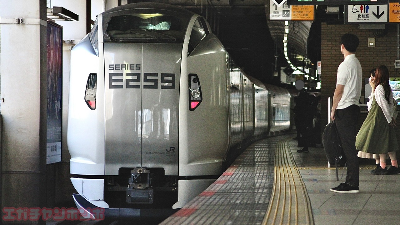 E259系クラNe005編成 大宮出場（2023/05/10） – 4号車の5号車寄り