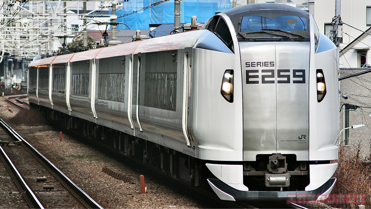 E259系クラNe018編成 大宮出場（2024/01/31） – 4号車の5号車寄り