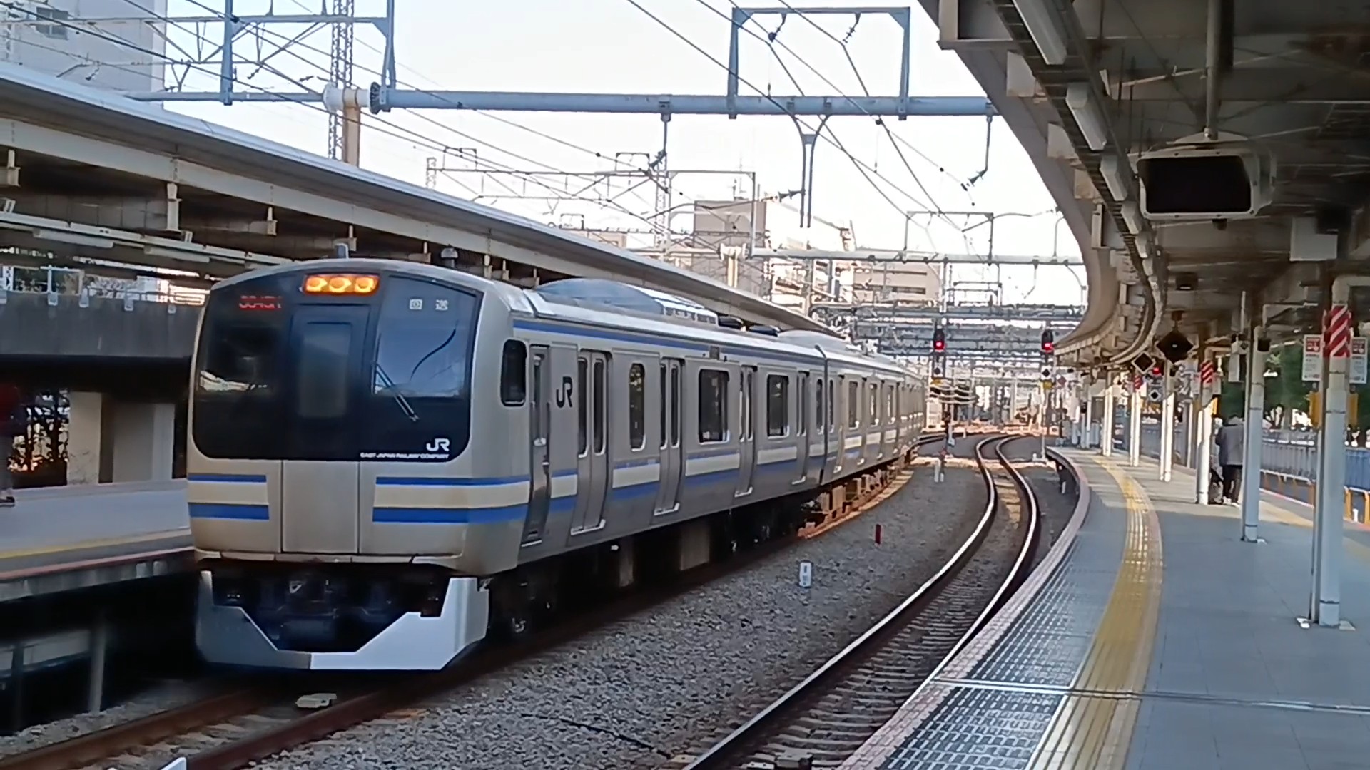 E217系クラY-130編成 東京出場（2023/02/09） – 4号車の5号車寄り