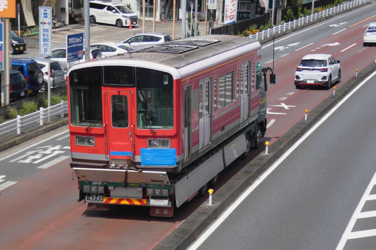 メディア – 小田急電鉄 – 4号車の5号車寄り